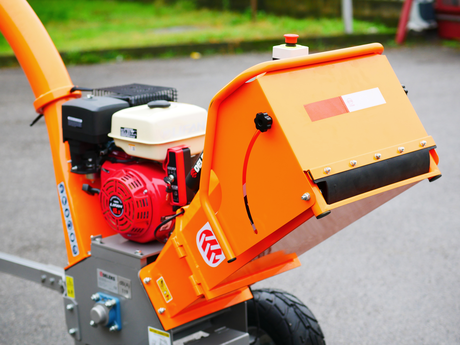 Trituradora de ramas DK-800-LF con motor independiente 15cv